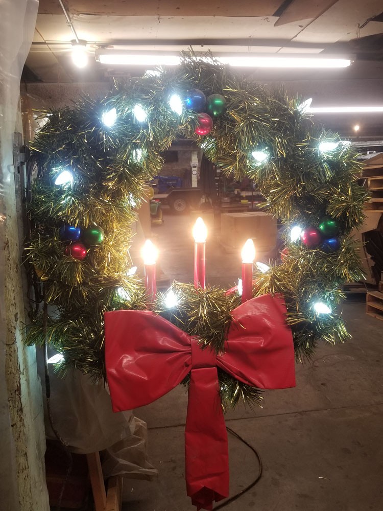 USED TRI-CANDLE WREATH - Used / Samples & Refurbished Displays ...