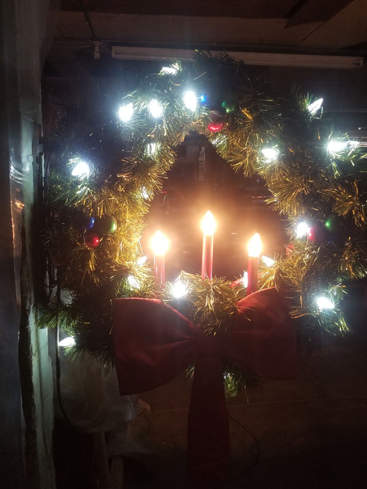 USED TRI-CANDLE WREATH
