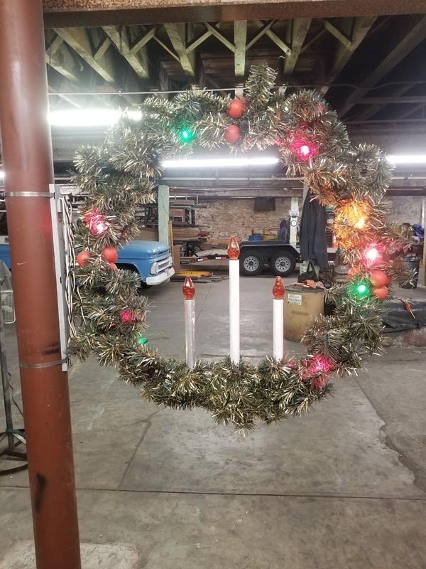 USED TRI-CANDLE WREATH